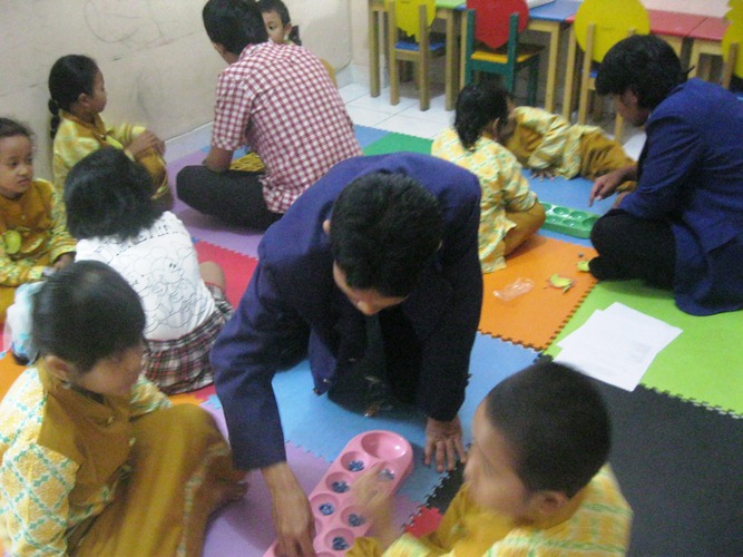 Permainan Tradisional dengan media Dakon Sebagai Langkah Untuk ...